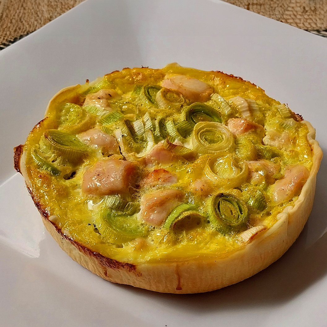 Tarta de Pollo y Puerro con Guarnición - Quiero Más